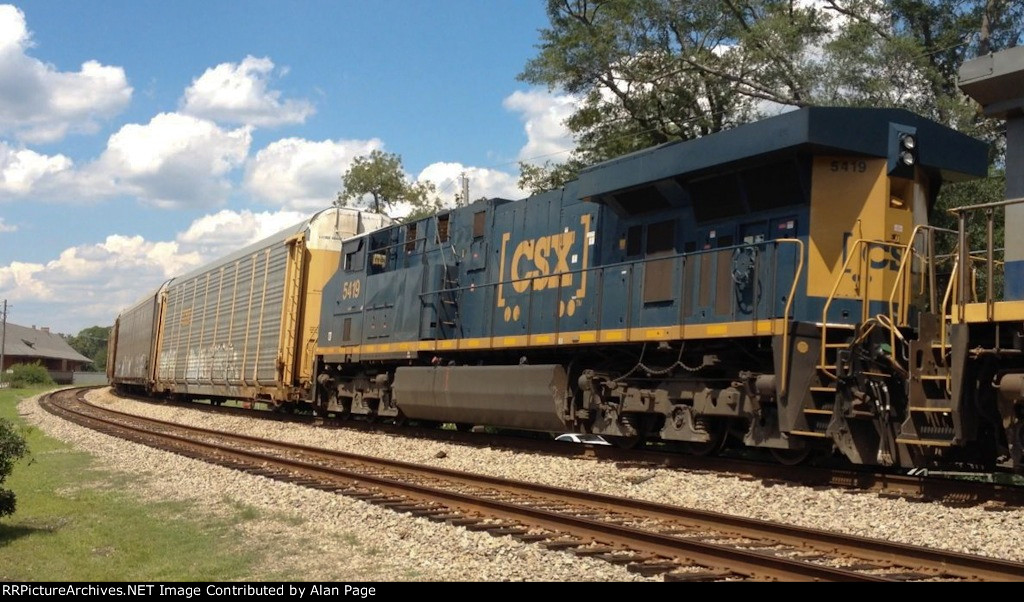 CSX 7864 and 5419 lead a line of autoracks SB
